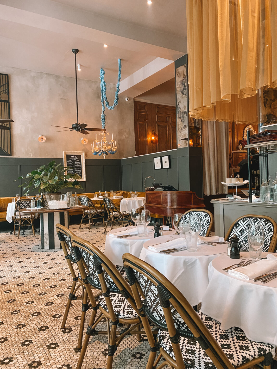 Lunch at Entrecôte: The Most Beautiful French Restaurant in Melbourne